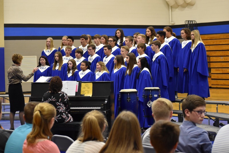 Pierce Public Schools - Choir Sings at the Fall Concert