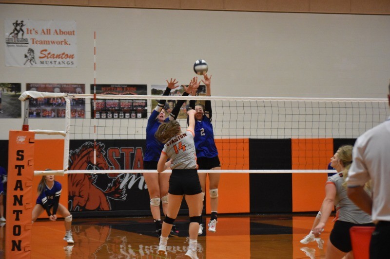 Pierce Public Schools - Lady Jays Volleyball